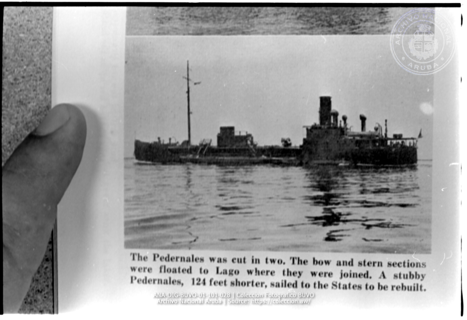 Potret saca di e buki cu ta conta e storia di e U-Boat Aleman cu a ataca Aruba na februari 1942 ...