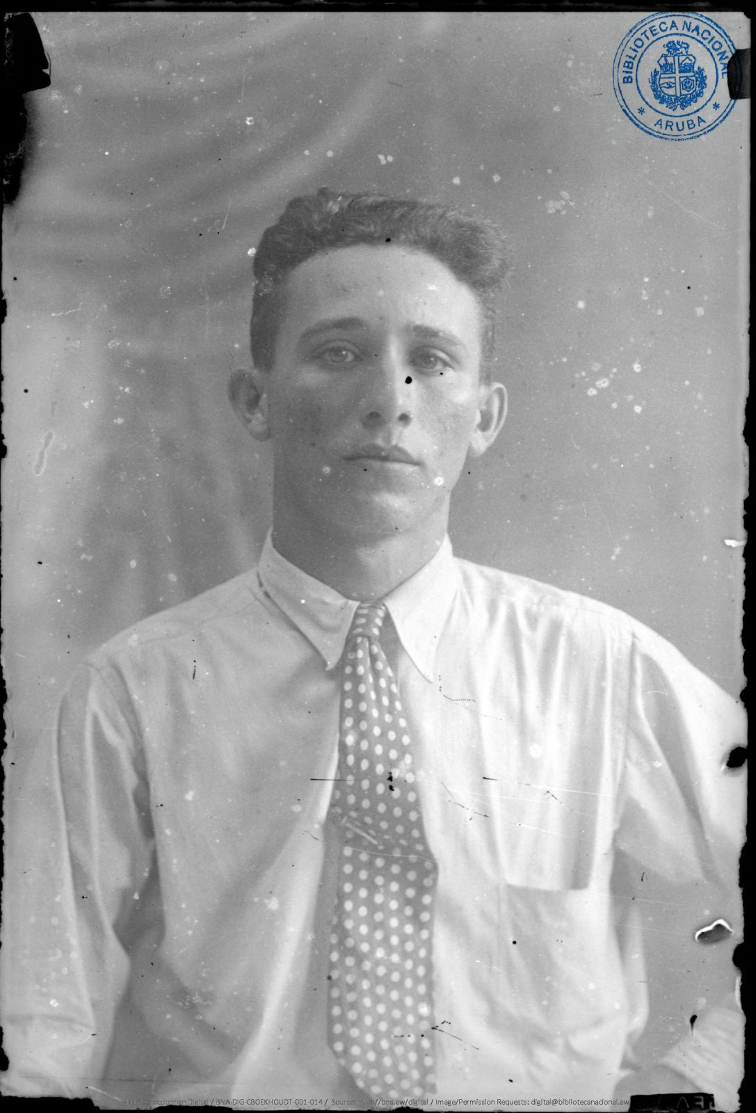 Ken ta reconoce e persona riba e potret aki? (#001-014, Glasnegatief Chonay Boekhoudt, ca. 1938 ...