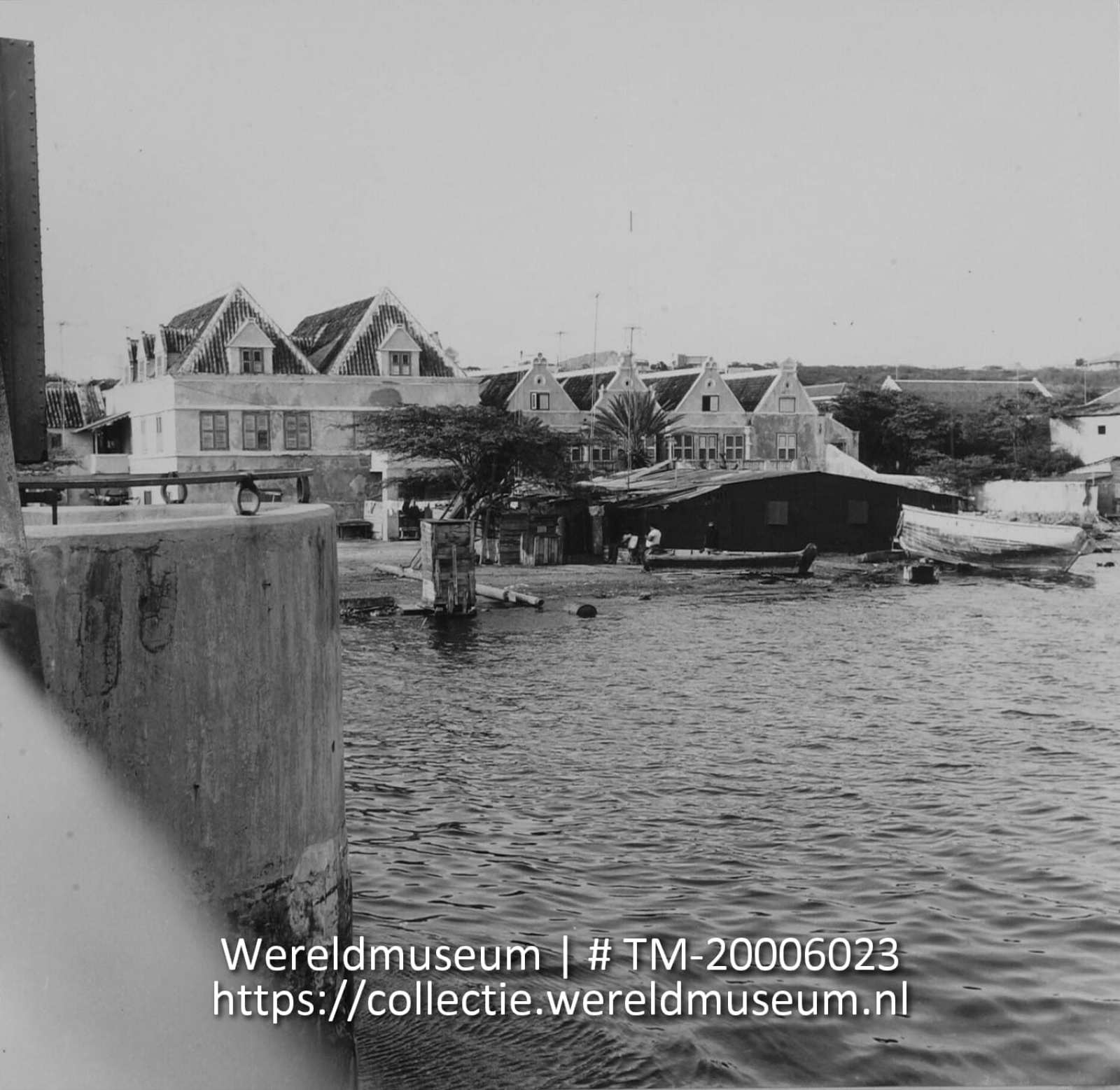 Huis de vijf zinnen aan het scharlooweg van het (Collectie Wereldmuseum ...