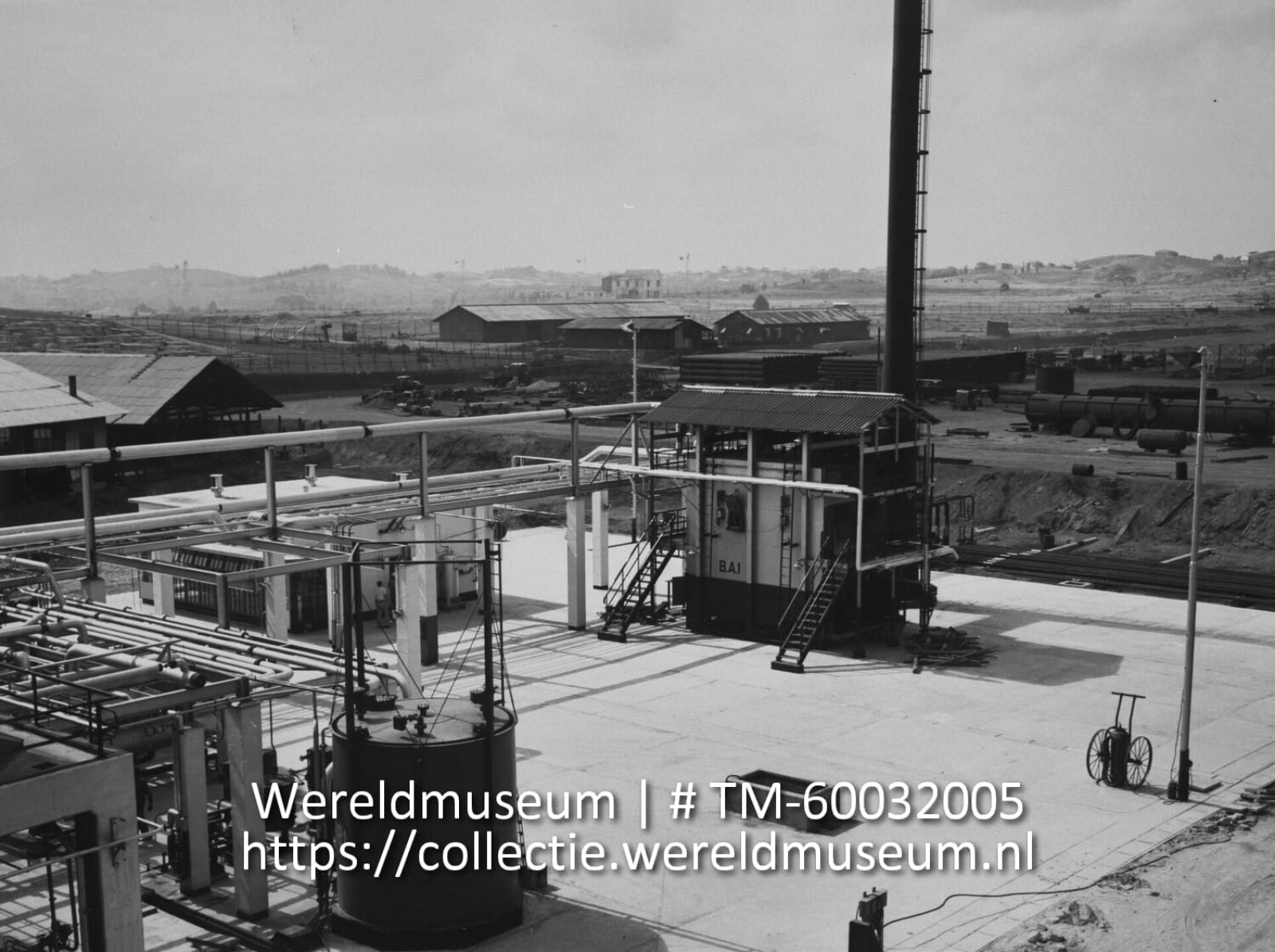 Olieraffinaderij van Shell. Clay contact treating unit (Collectie ...