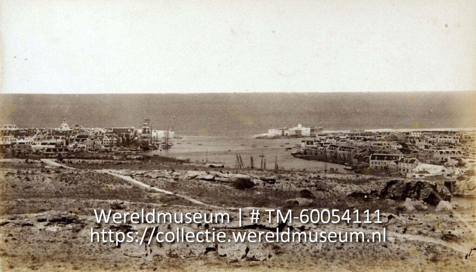 Panorama van Curacao (haven Schottegat); Gezicht over de haven van ...